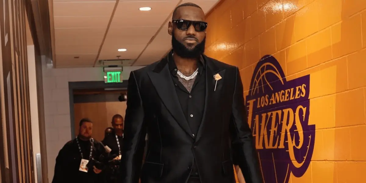 This is the meaning of LeBron's arrival outfit for tonight's performance